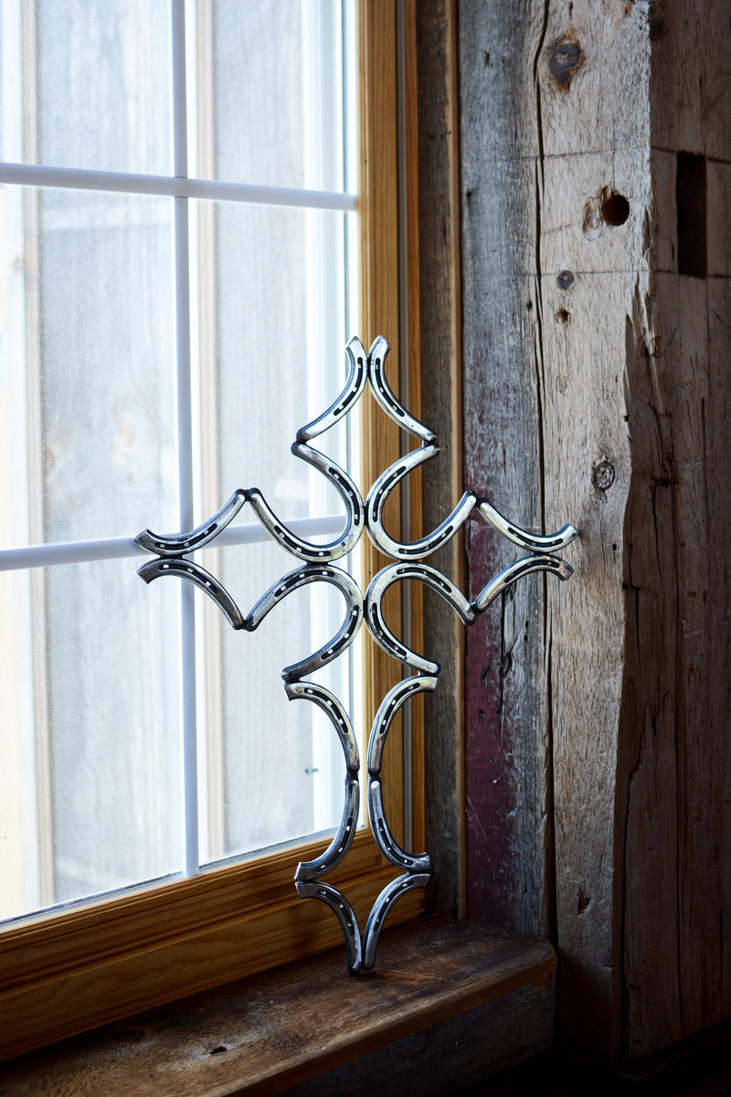 Elegant Pony Shoe Cross – horseshoenames