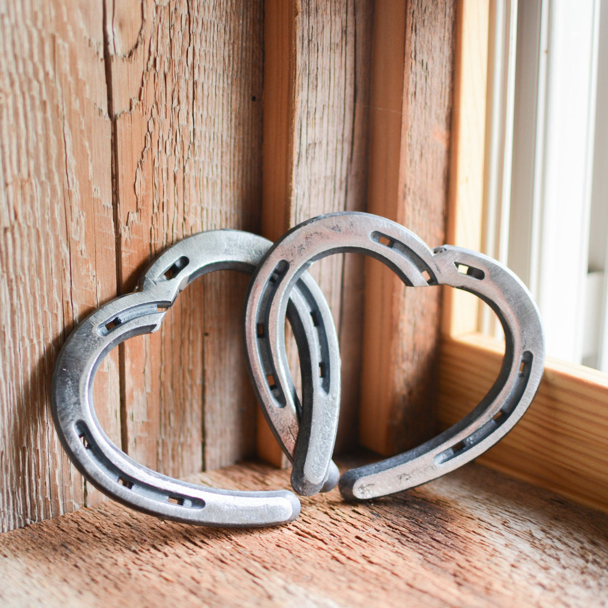 Linked Pony Shoe Hearts – horseshoenames